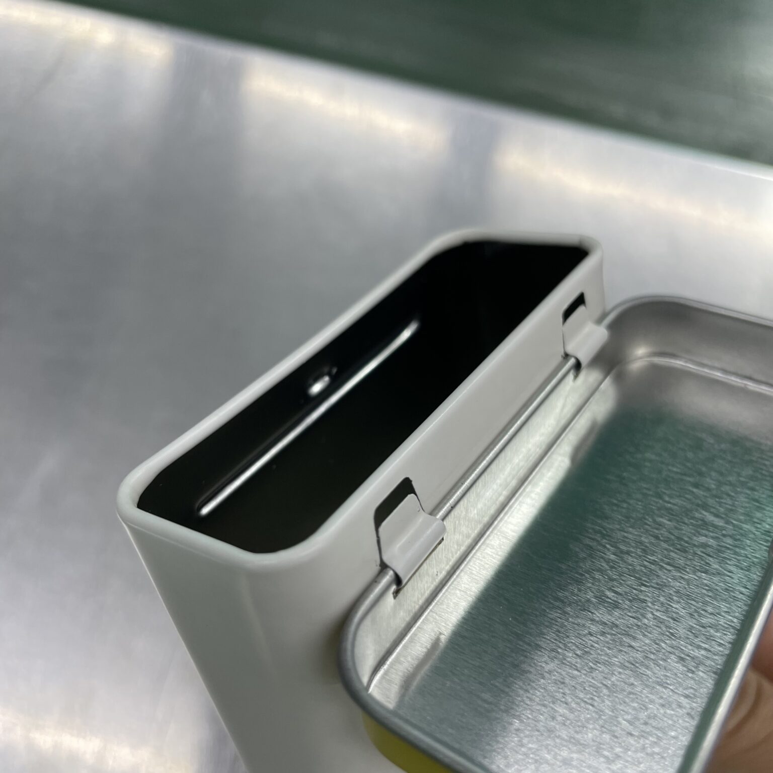 Hinged Lid Tin Containers Manufacturer - TINSPKG