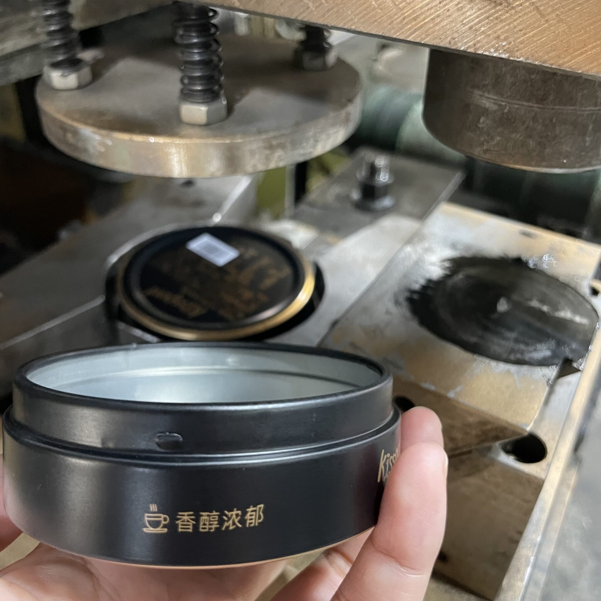 Round Tin Containers With Lid Manufacturer - TINSPKG