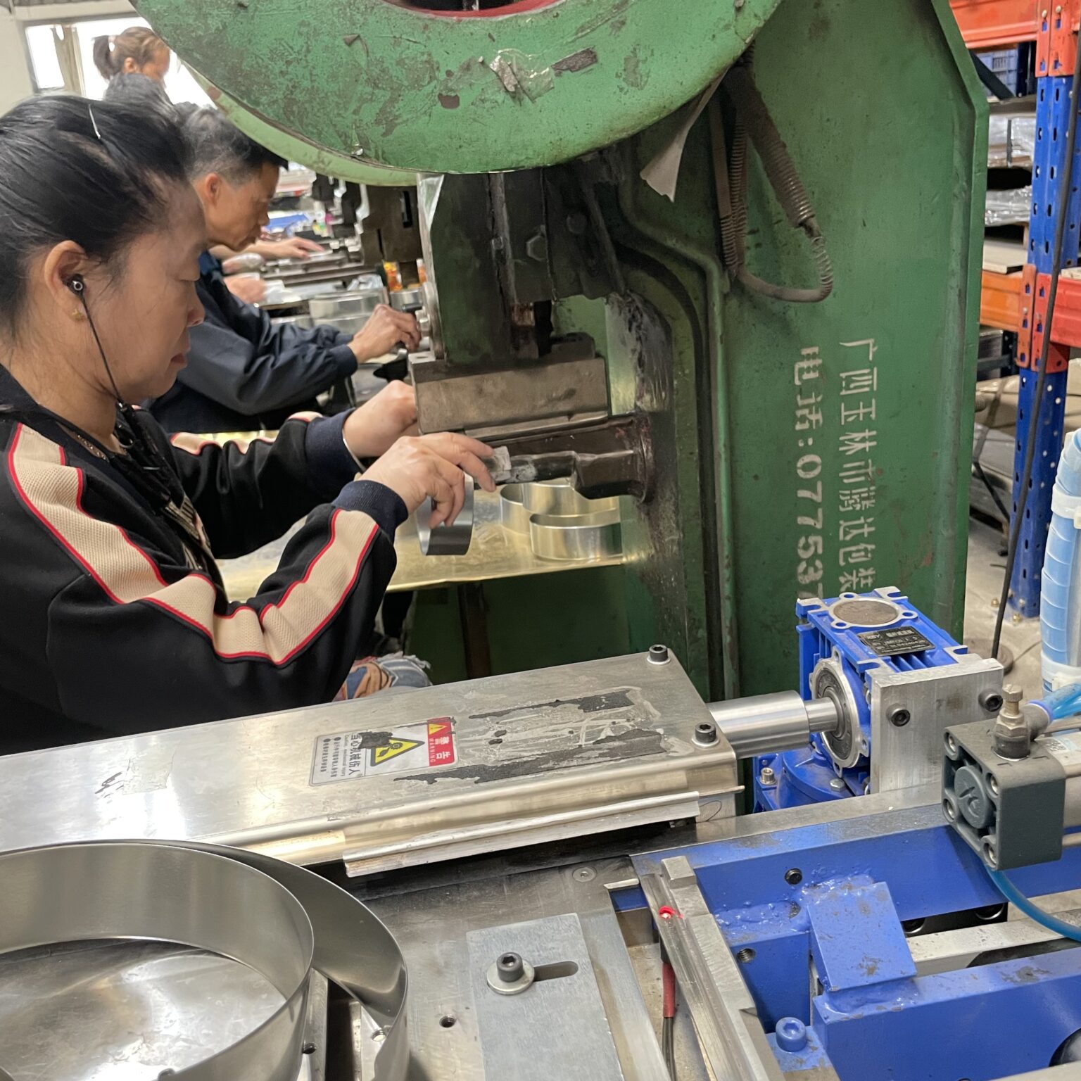 Hinged Lid Tin Containers Manufacturer - TINSPKG